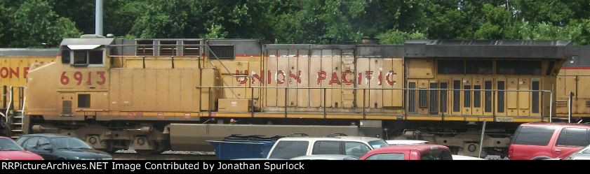 UP 6913, conductor's side